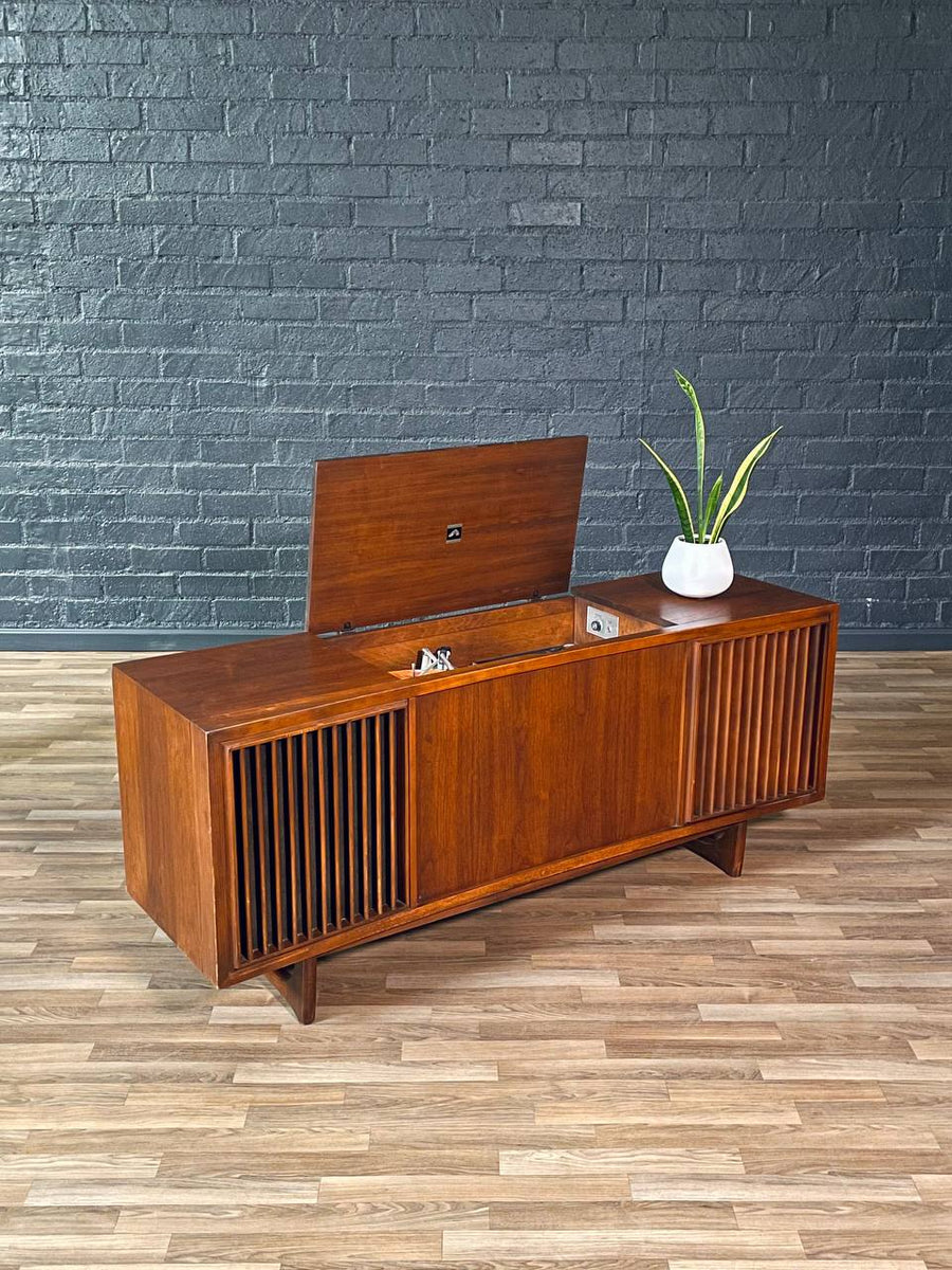 Mid-Century Walnut RCA Victor Victrola Console w/Turntable & Radio, c ...