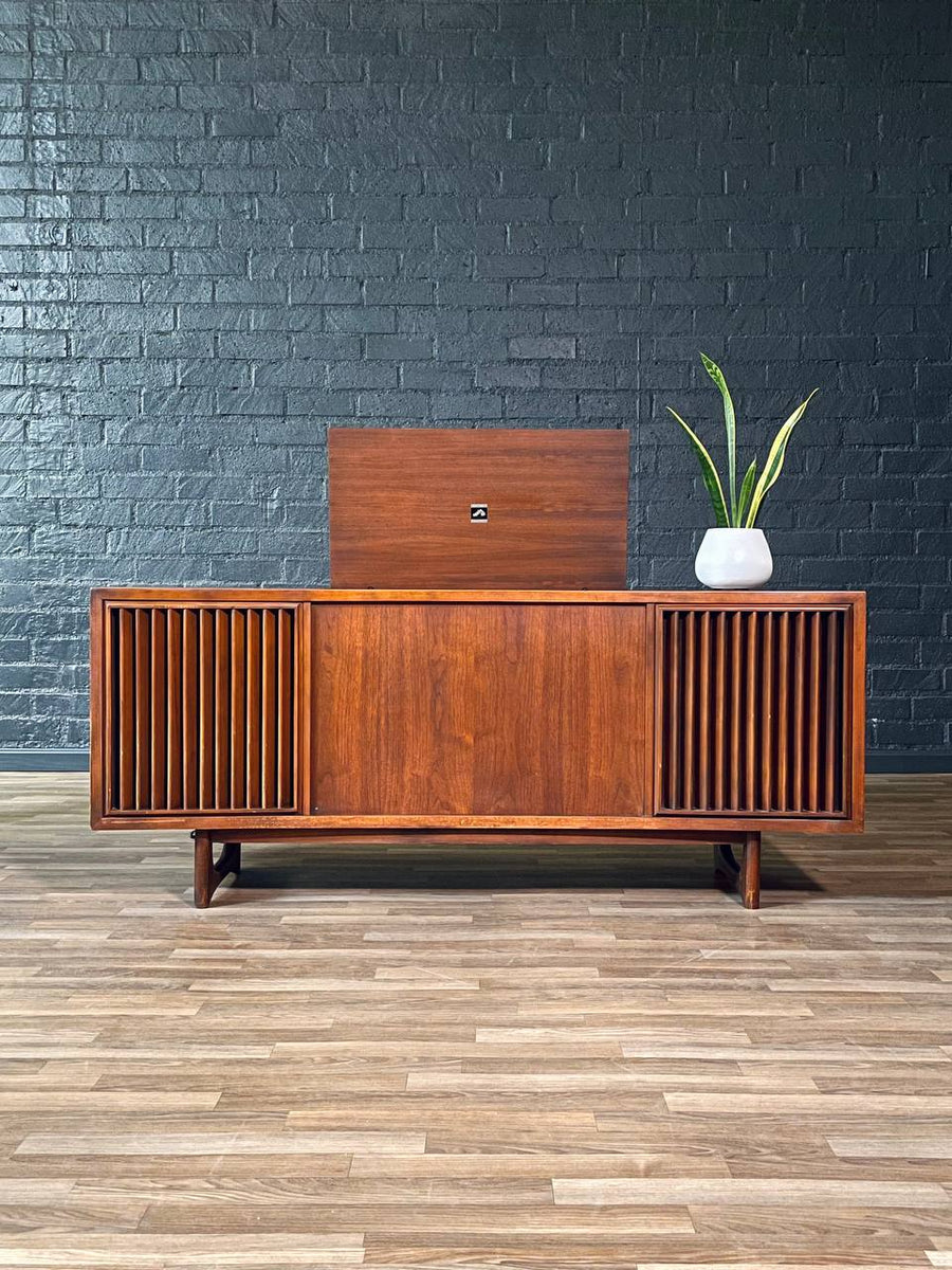 Mid-Century Walnut RCA Victor Victrola Console w/Turntable & Radio, c ...