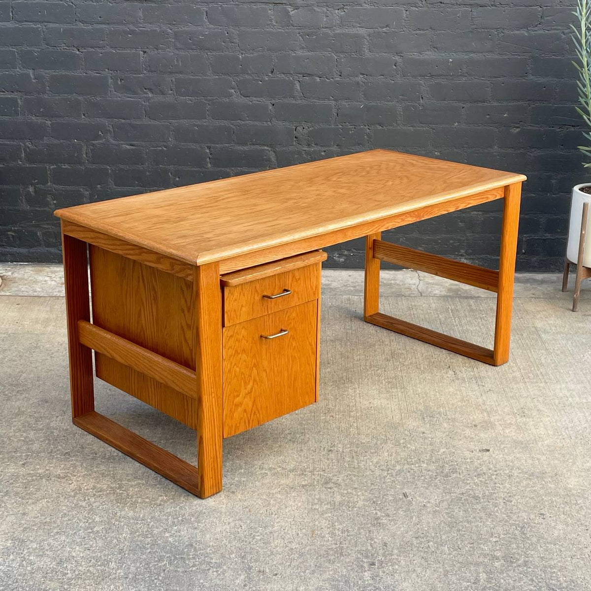 Mid-Century Modern Oak Desk, c.1980’s – Vintage Supply
